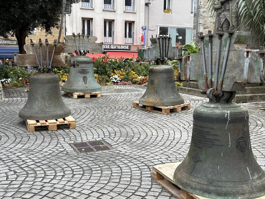 Dépose des quatre cloches de l’église de Crozon